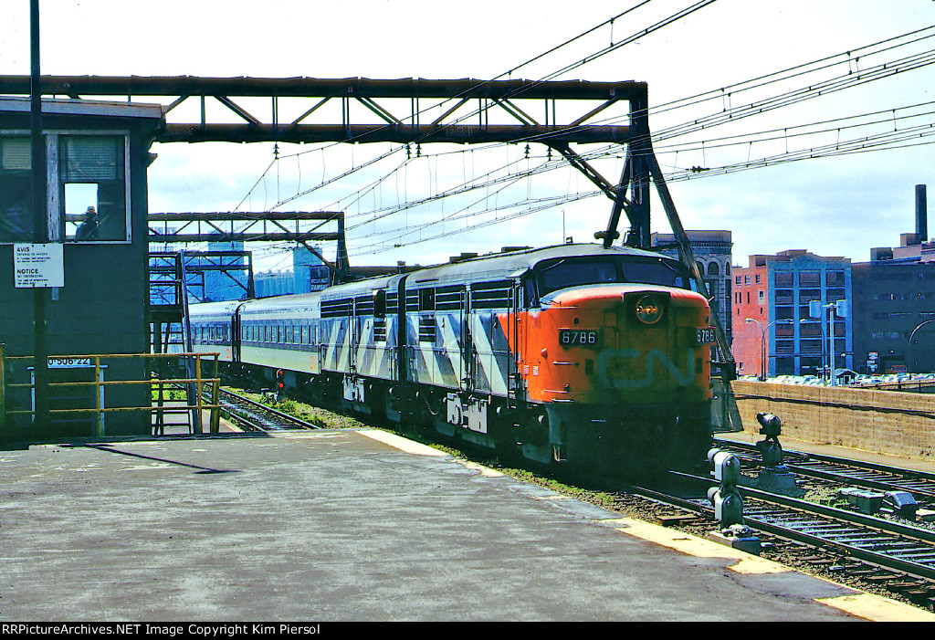 CN 6786 FPA4 with B Unit
